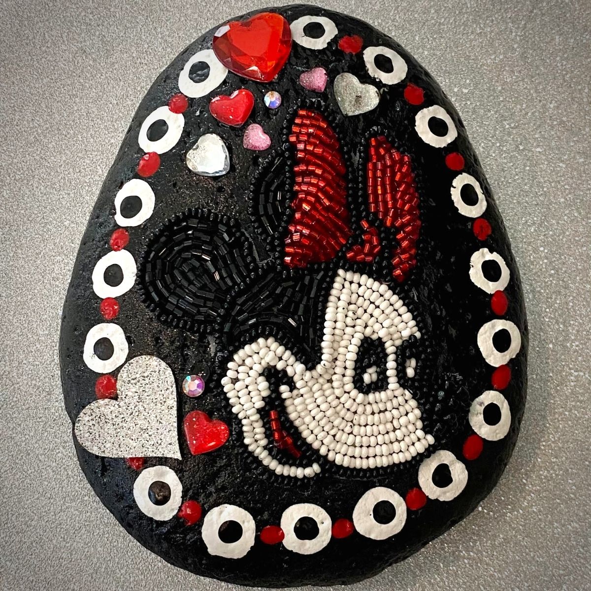 Black Minnie – Story Stones By Sari